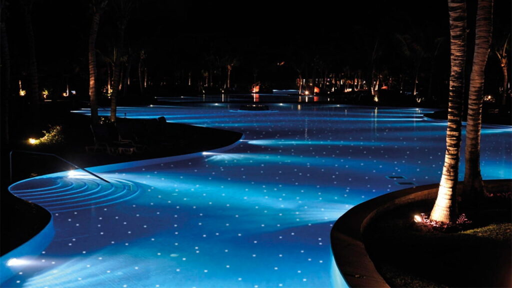 Luminescent mosaics in Miami pool design - Italgres