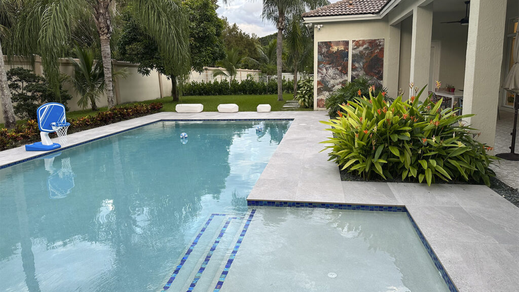 The perfect choice: porcelain tiles for pool copings in Miami - Italgres